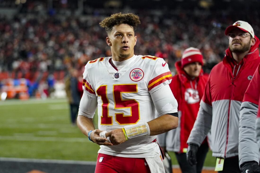 Chiefs squander control of AFC playoff race in Cincinnati | News ...